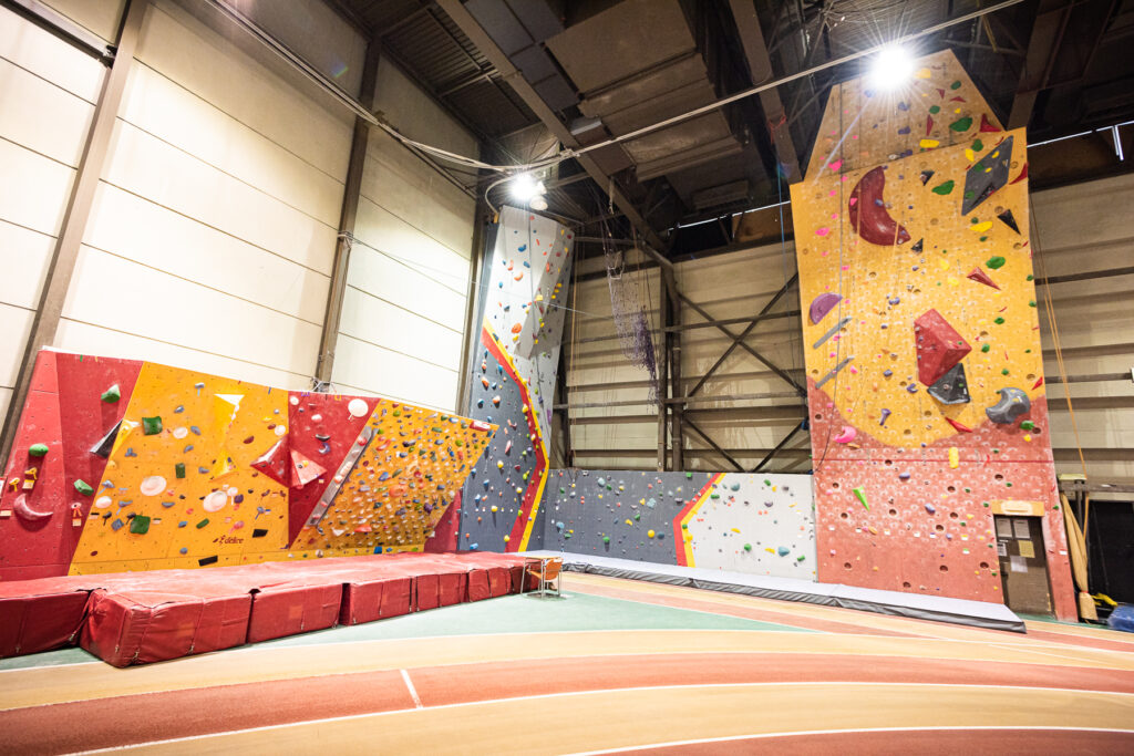 PEPS Laval University - Projects | DÉLIRE Escalade | DÉLIRE Climbing Walls